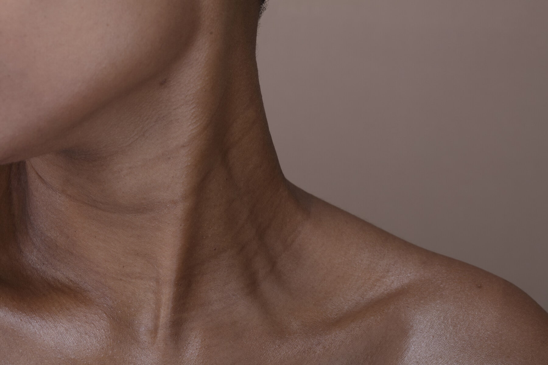 Cómo quitar la papada sin cirugía con INDIBA Facial